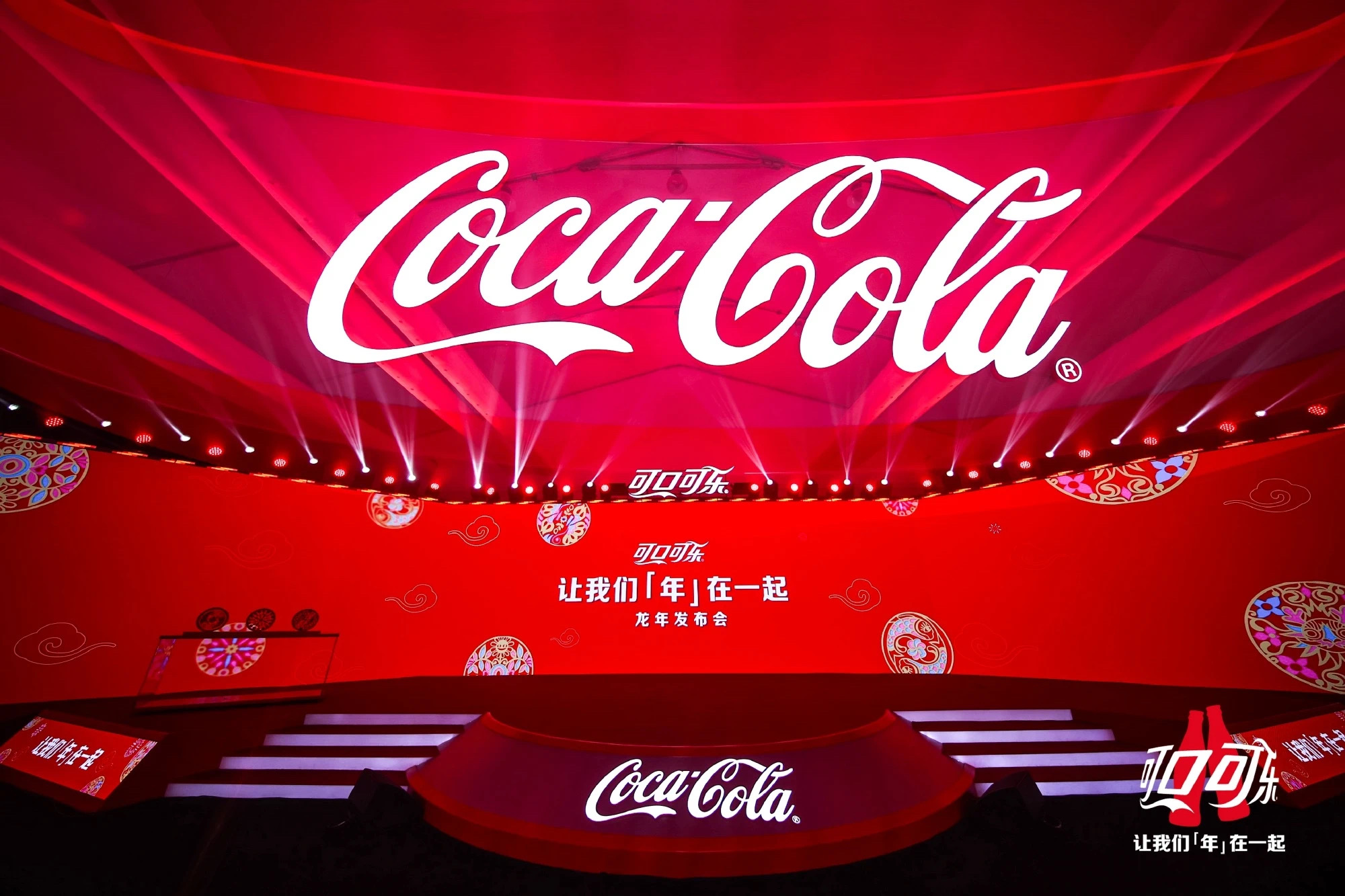 可口可乐携手中国青年艺术家，发布“龙年限定罐”新装 经济观察网 － 专业财经新闻网站 1683