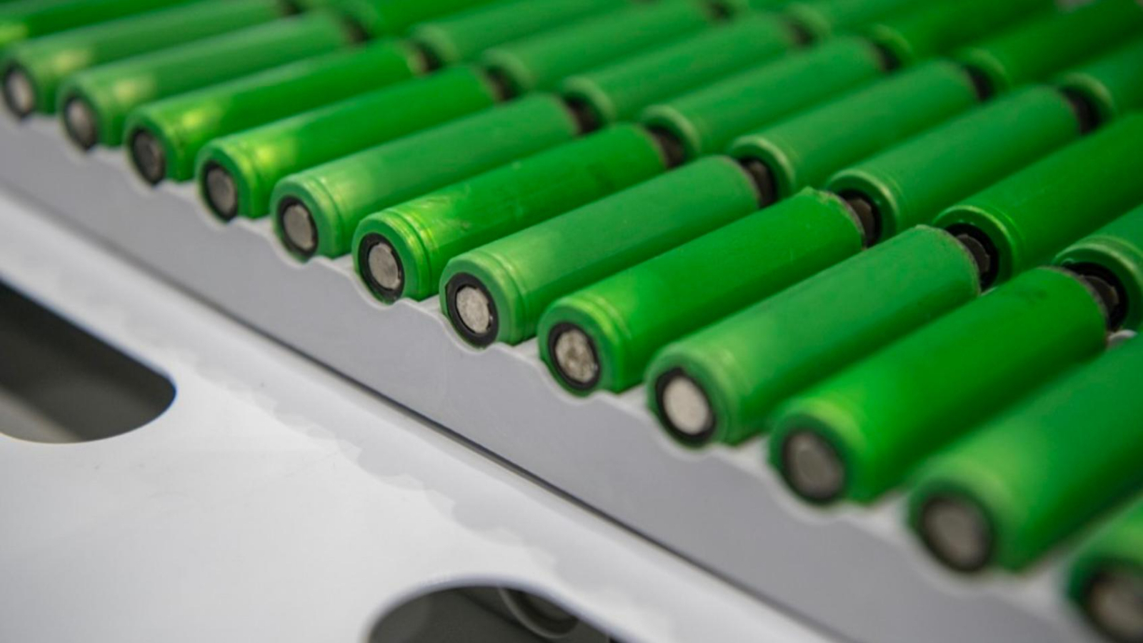 TOPCon电池“大战”BC电池！天合光能推出700W组件 细分市场“各自为王”成趋势|行业动态 - 经济观察网 － 专业财经新闻网站