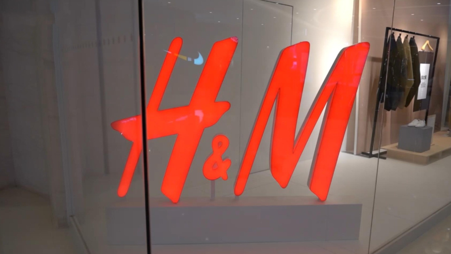 一周报告速看 | H&M拟2025年进入巴西市场；巴黎香榭丽舍大街客流量同比增长15%